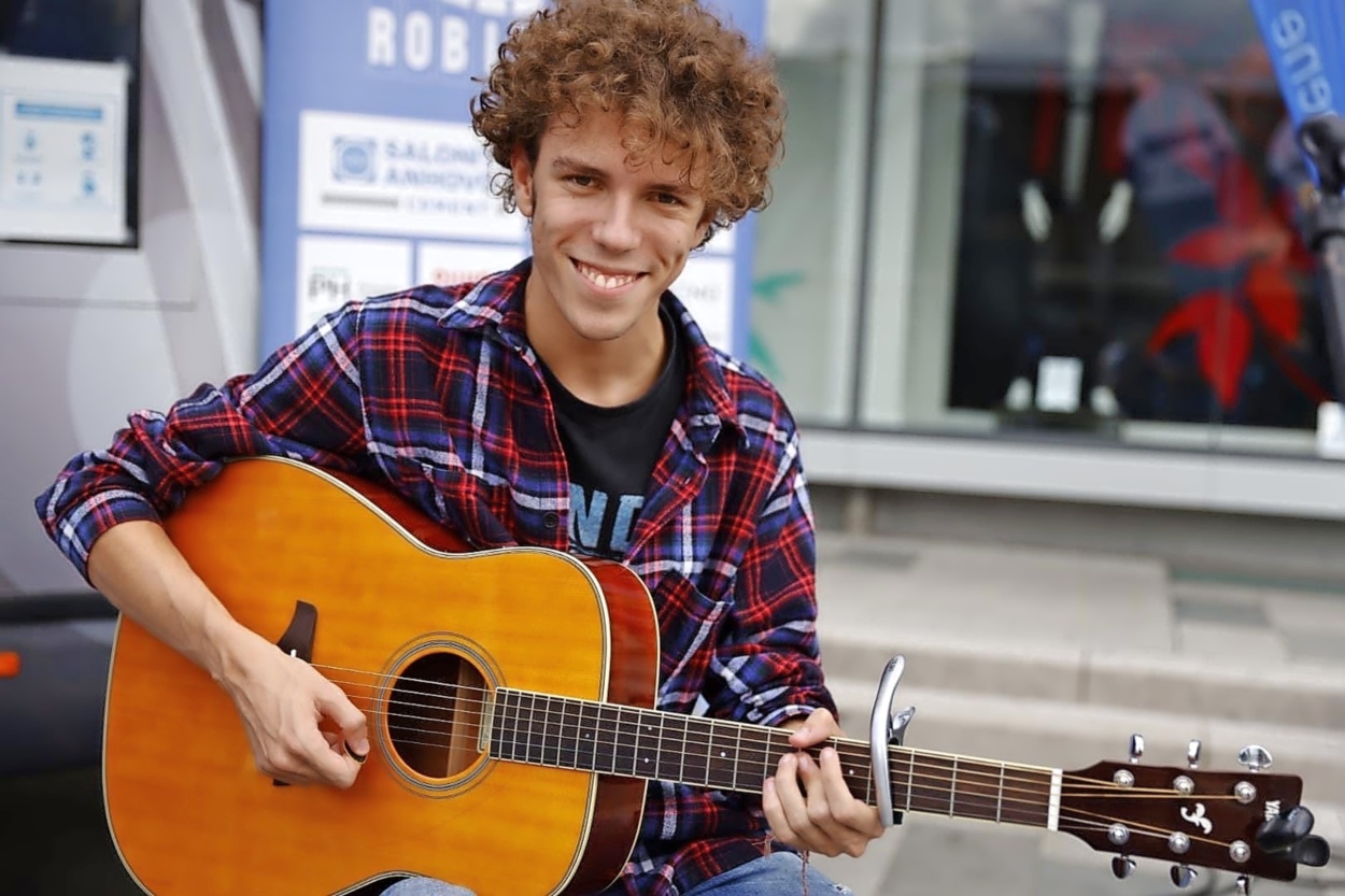 Radio Robin LIVE - Lovelorn (video) - Robin